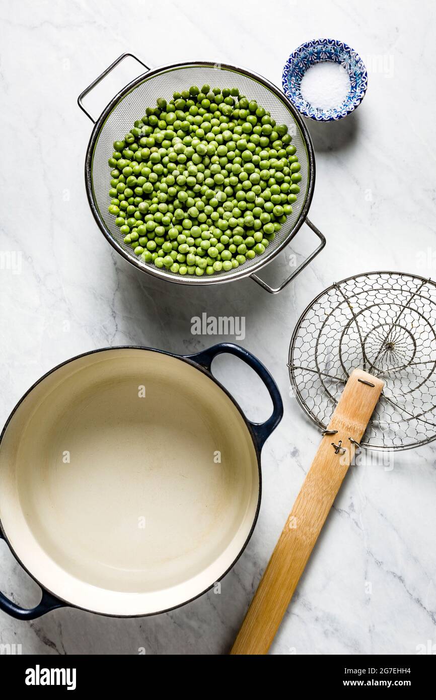 Blanched Green Peas, the preparation and process Stock Photo - Alamy