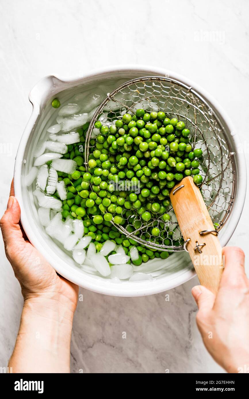 Blanched Green Peas, the preparation and process Stock Photo - Alamy