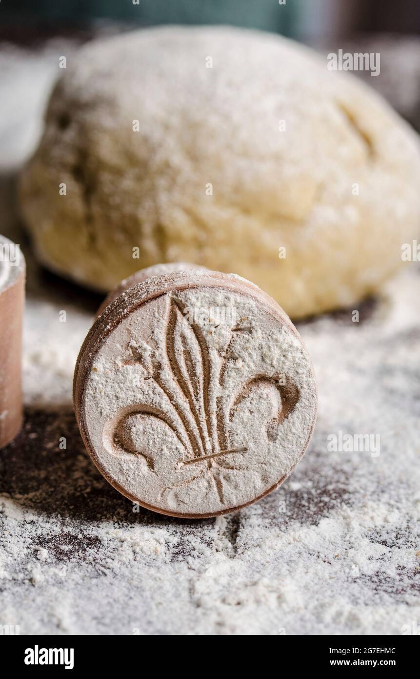 Italian homemade pasta Corzetti being prepared Stock Photo - Alamy