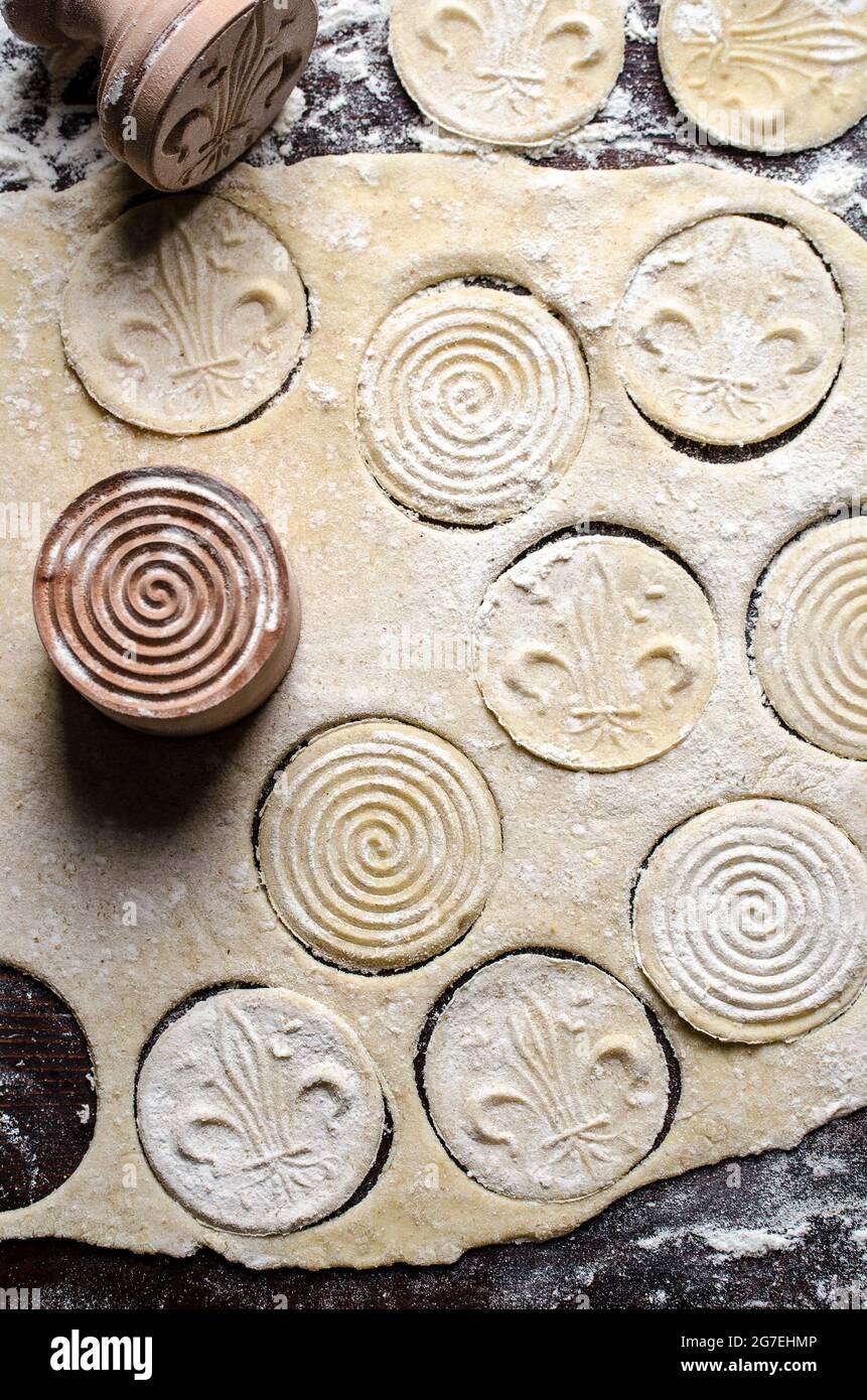 Italian homemade pasta Corzetti being prepared Stock Photo - Alamy