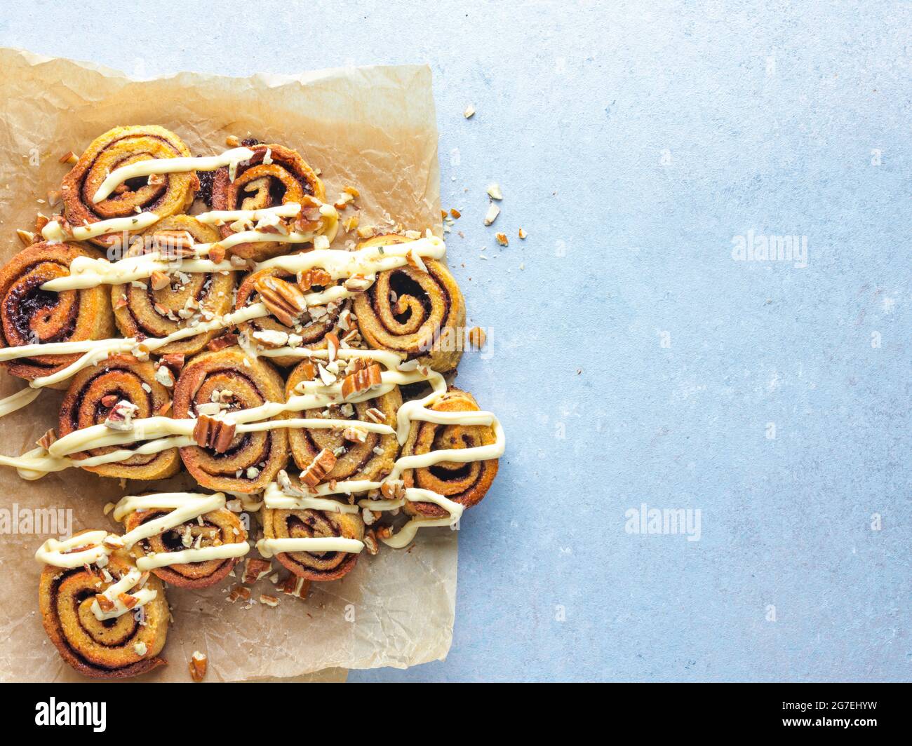 Cinnamon Rolls on greaseproof paper Stock Photo - Alamy