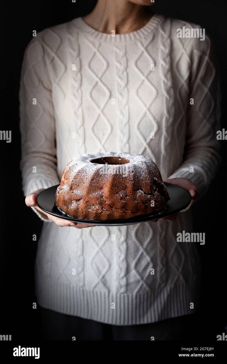 Apple bundt cake hi-res stock photography and images - Alamy