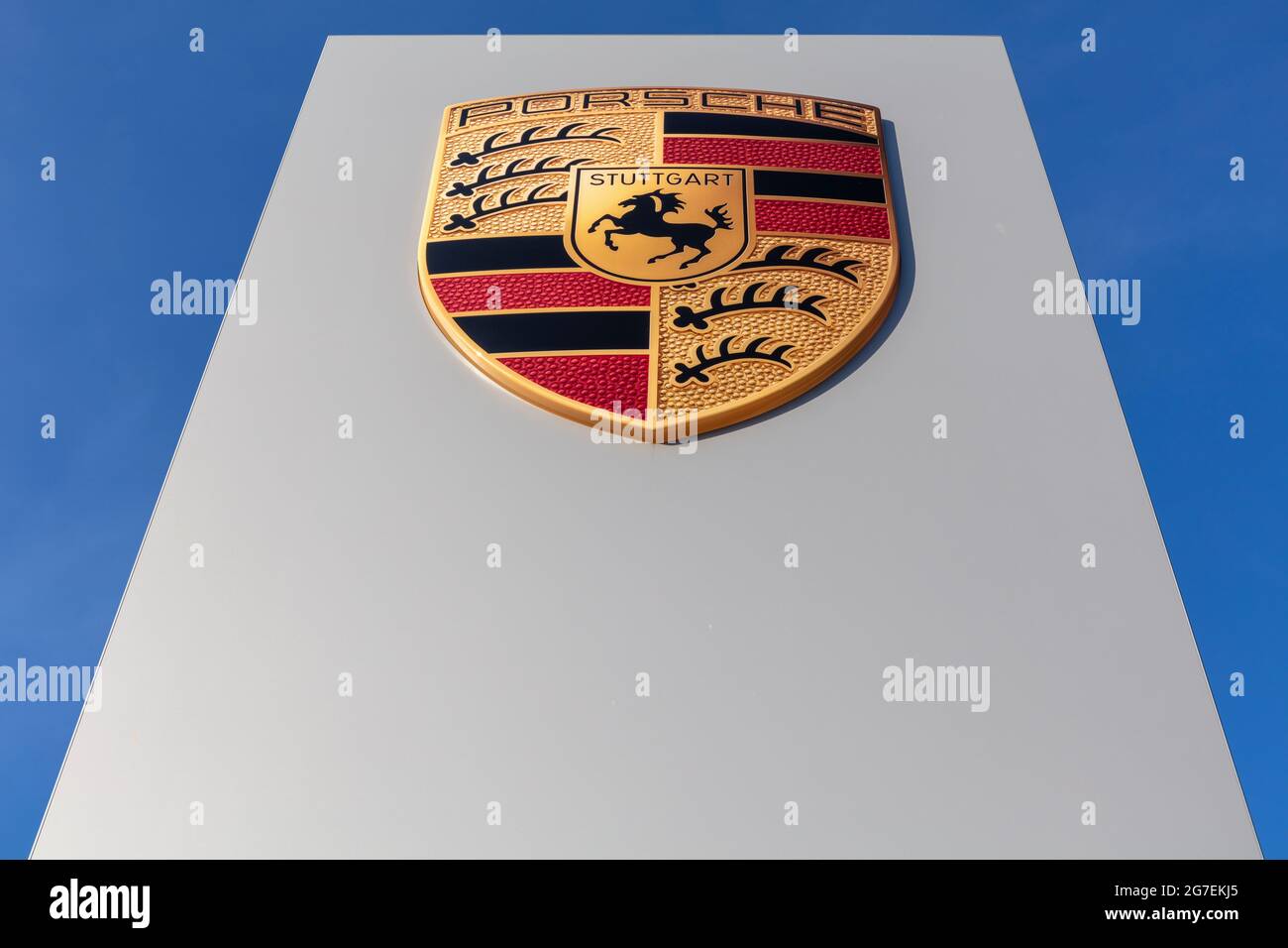 Porsche logo badge brand hi-res stock photography and images - Alamy
