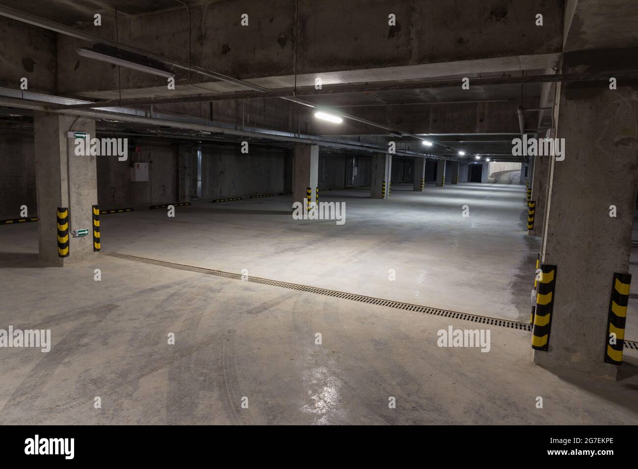 Underground car park ceiling hi-res stock photography and images - Alamy