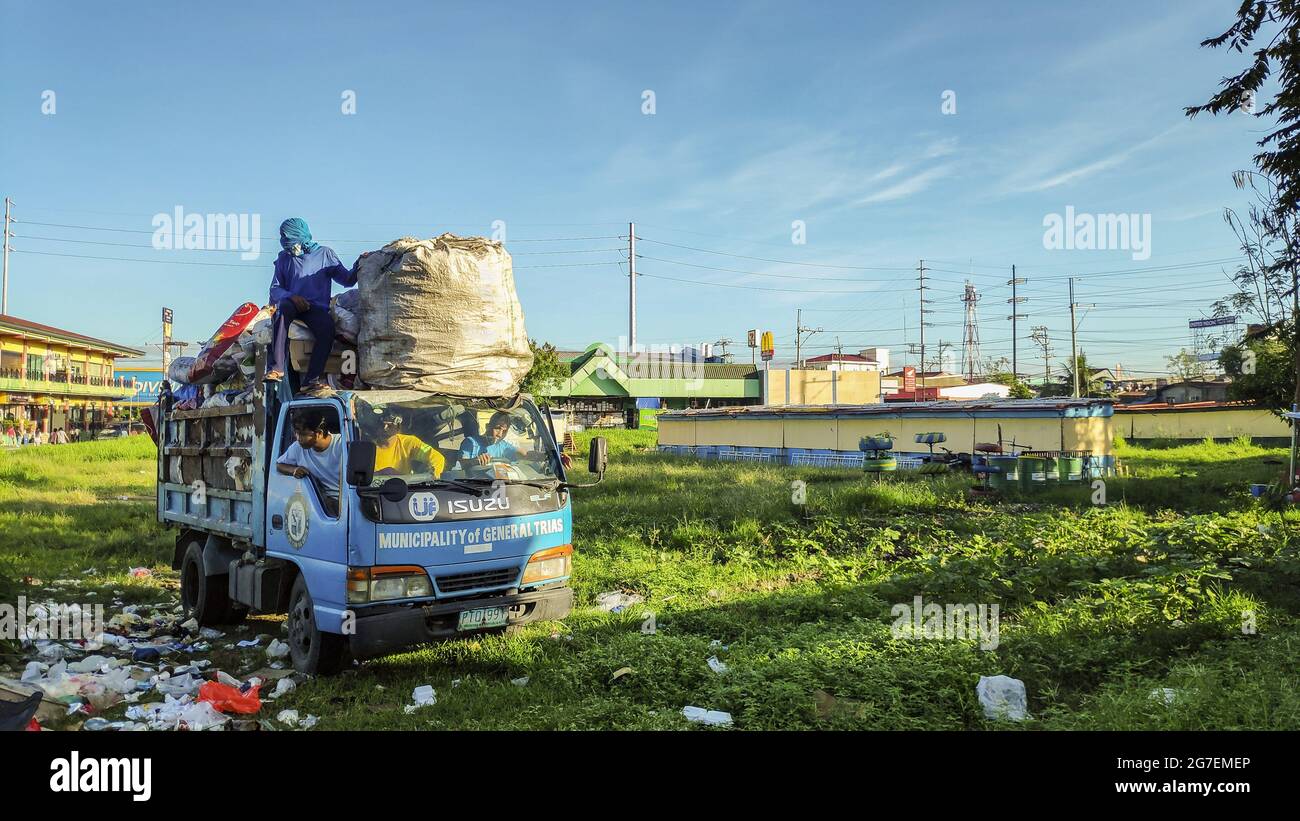 Vacant lot trash hi-res stock photography and images - Alamy