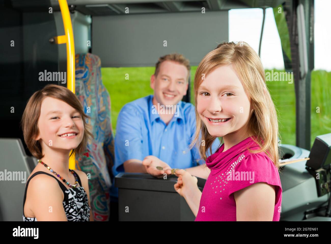 School children boarding a bus hi-res stock photography and images - Alamy