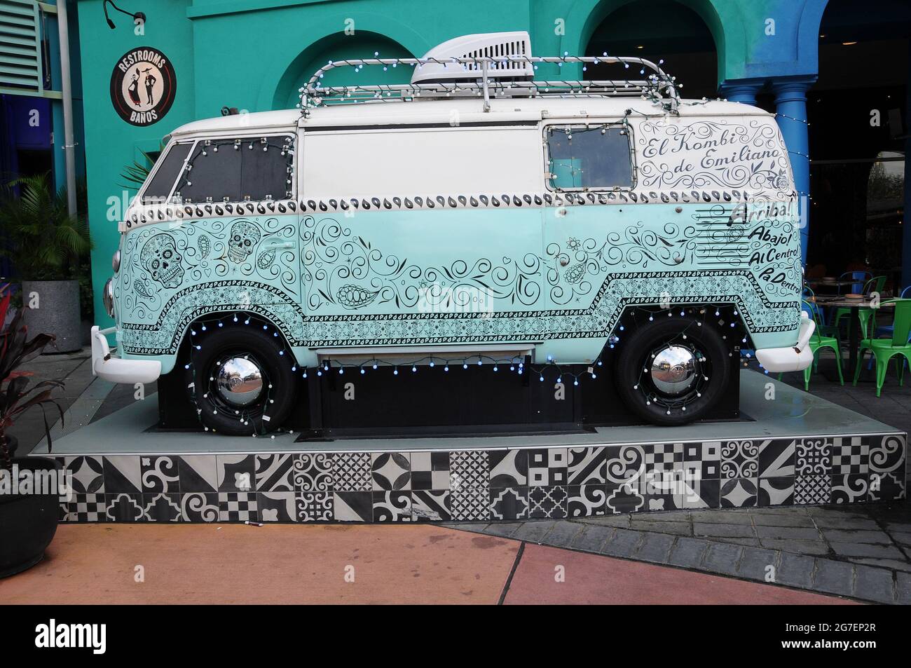 Old car universal studios hi-res stock photography and images - Alamy