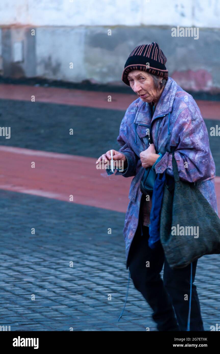 Female walking and smoking hi-res stock photography and images - Alamy