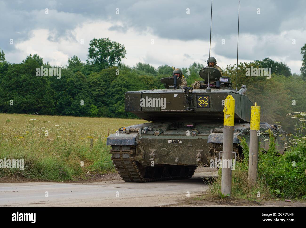 British army Challenger 2 main battle tank on maneuvers Salisbury Plain, Wiltshire UK Stock ...