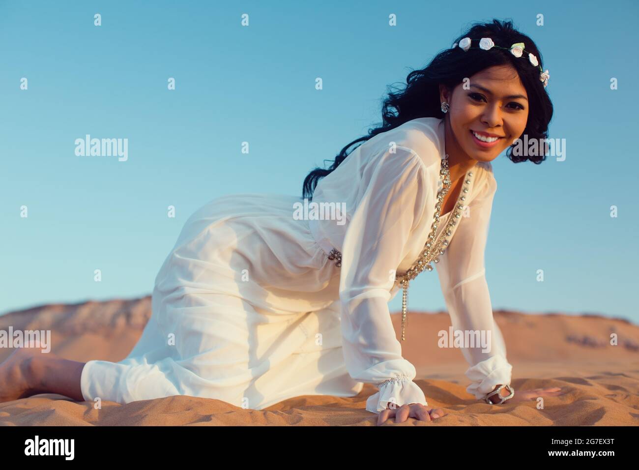 Tourist woman in Arabian Desert on vacation in Arabia Stock Photo - Alamy