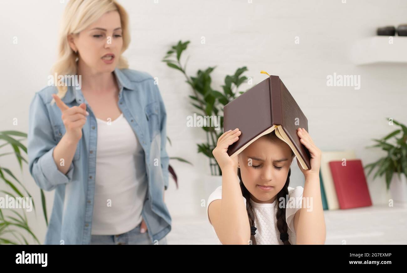 Woman helping daughter drawing hi-res stock photography and images - Alamy