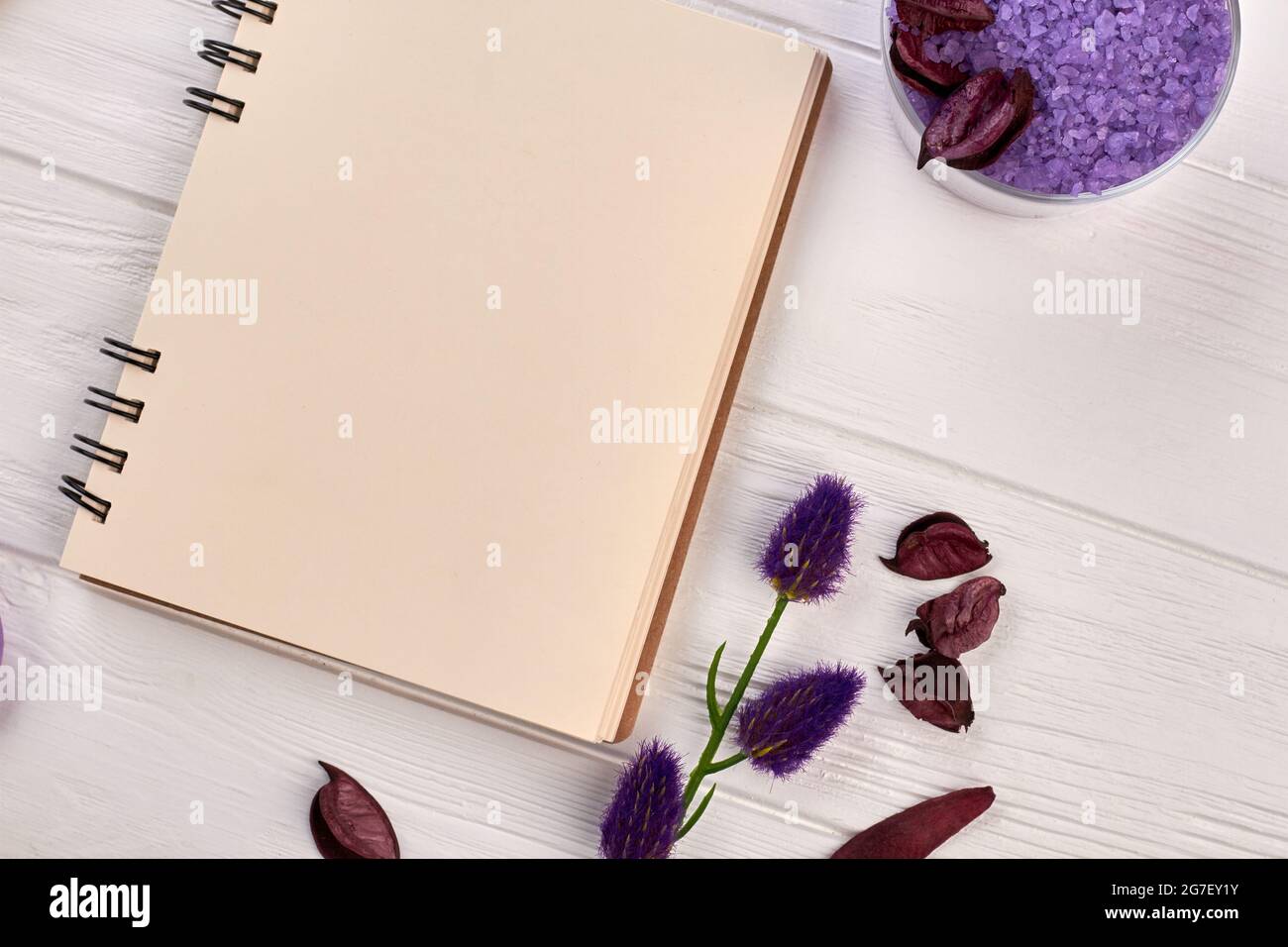 Blank notepad and spa treatment stuff on white wood Stock Photo - Alamy