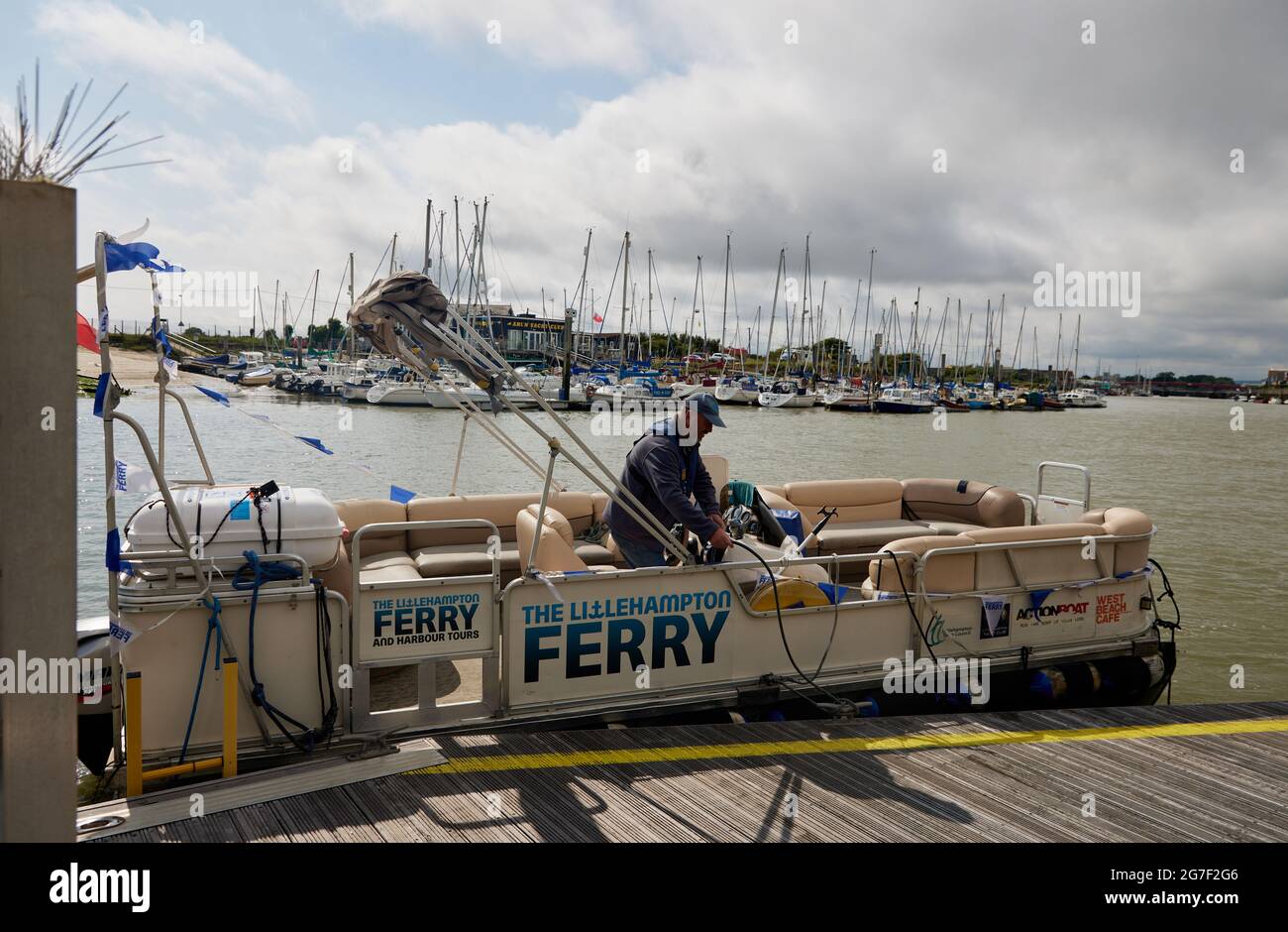 Working service boats hi-res stock photography and images - Alamy