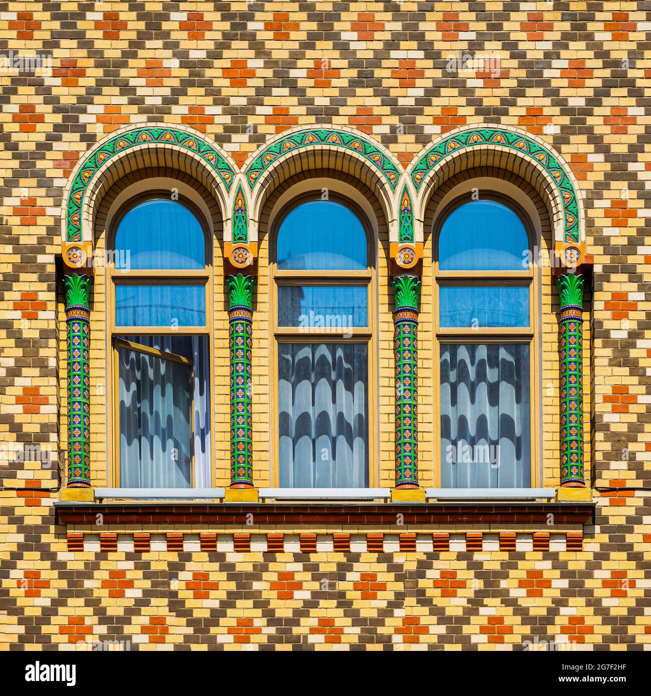 Multi arched entrance hi-res stock photography and images - Alamy