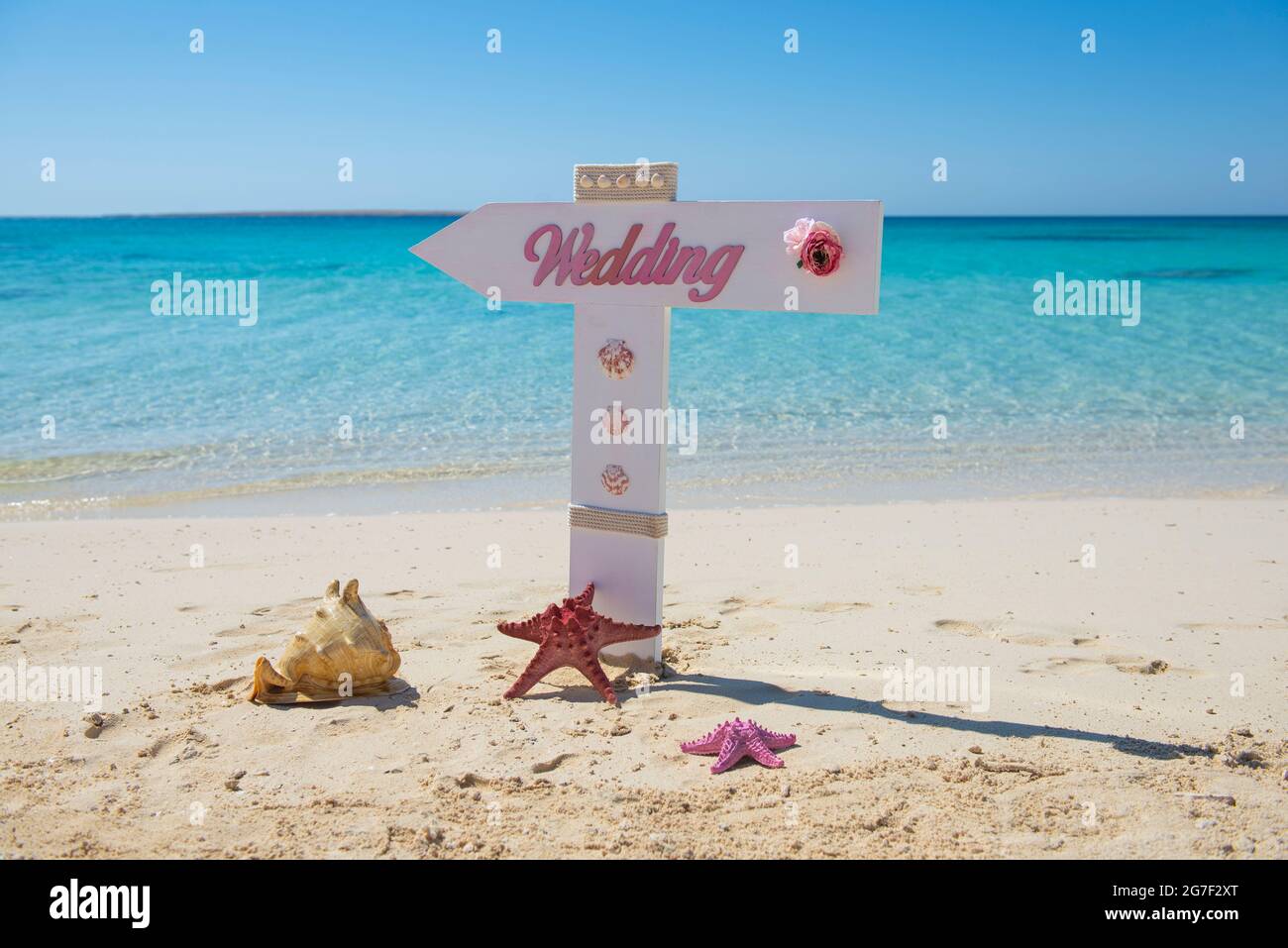 Tropical island sign hi-res stock photography and images - Alamy