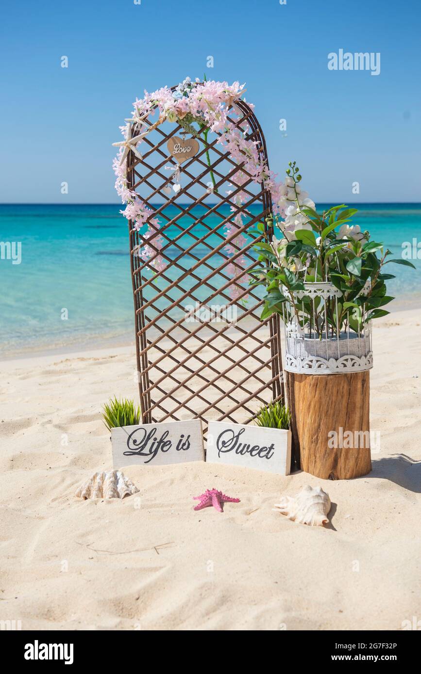 Beach wedding sign ideas | Beachweddingtips.com