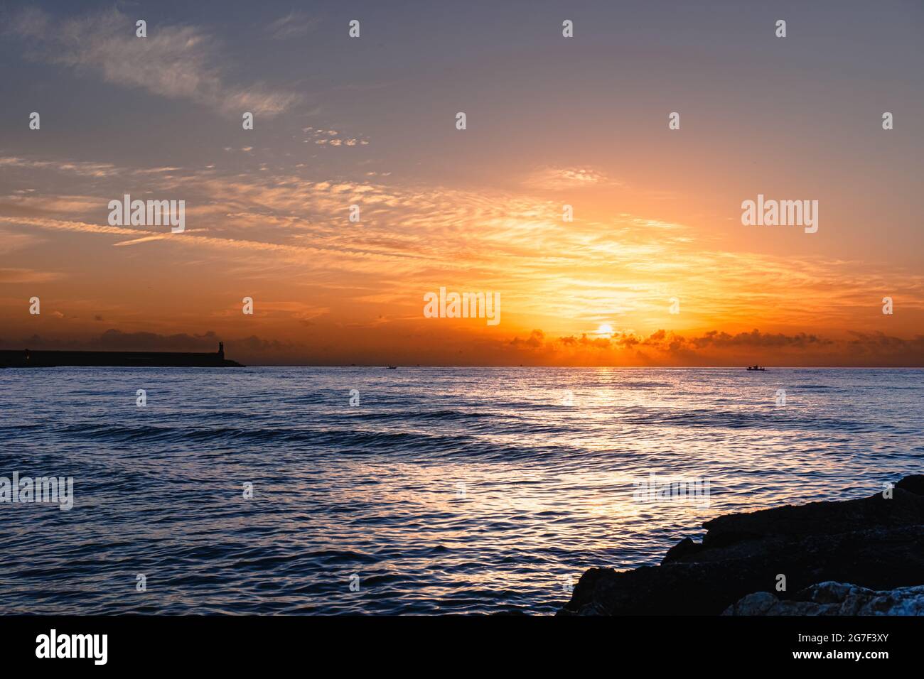 Mesmerizing view of a scenic sunset on the sea Stock Photo - Alamy