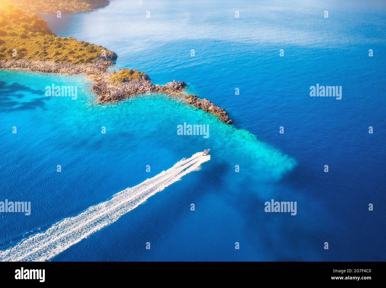 Speed boat sunset hi-res stock photography and images - Alamy