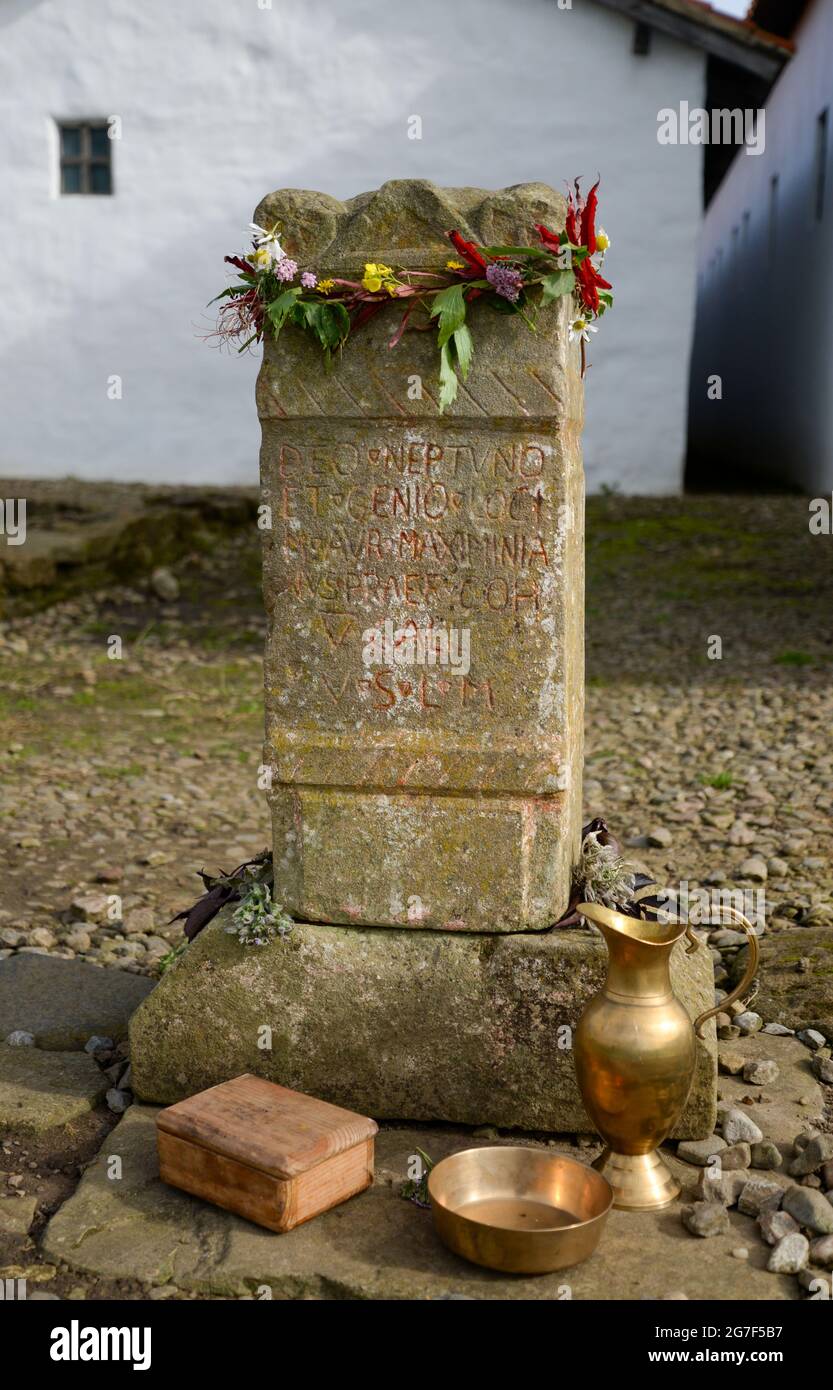 Roman offerings hi-res stock photography and images - Alamy