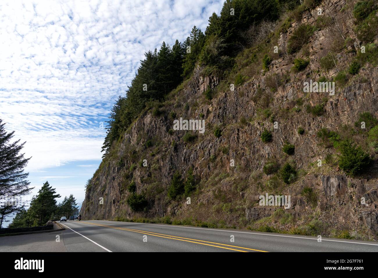 Scenic road. Mountain road in Oregon, USA. Travel way and landscape ...