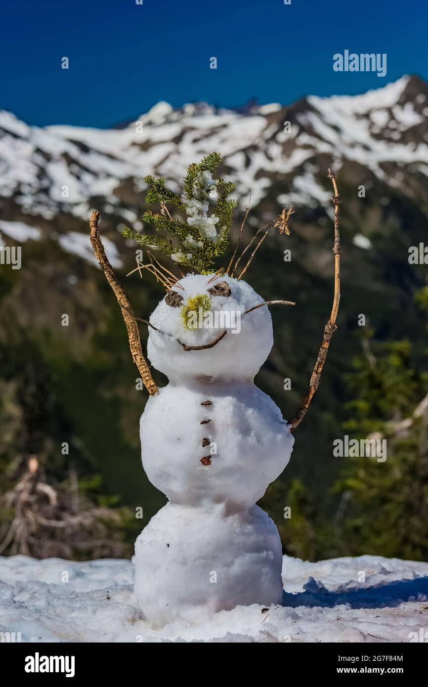 Snowman trail hi-res stock photography and images - Alamy