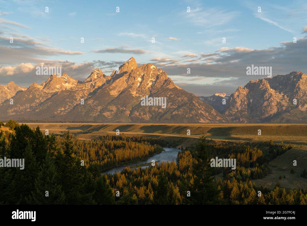 Beautiful shot of mountains and Jenny lake in Grand Teton National Park ...