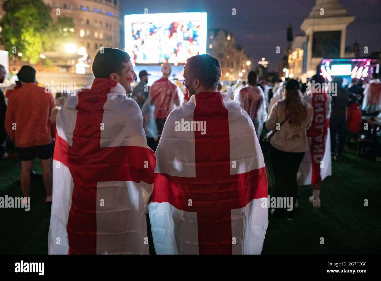 EURO 2020: England vs Italy. England supporters watch the champion ...