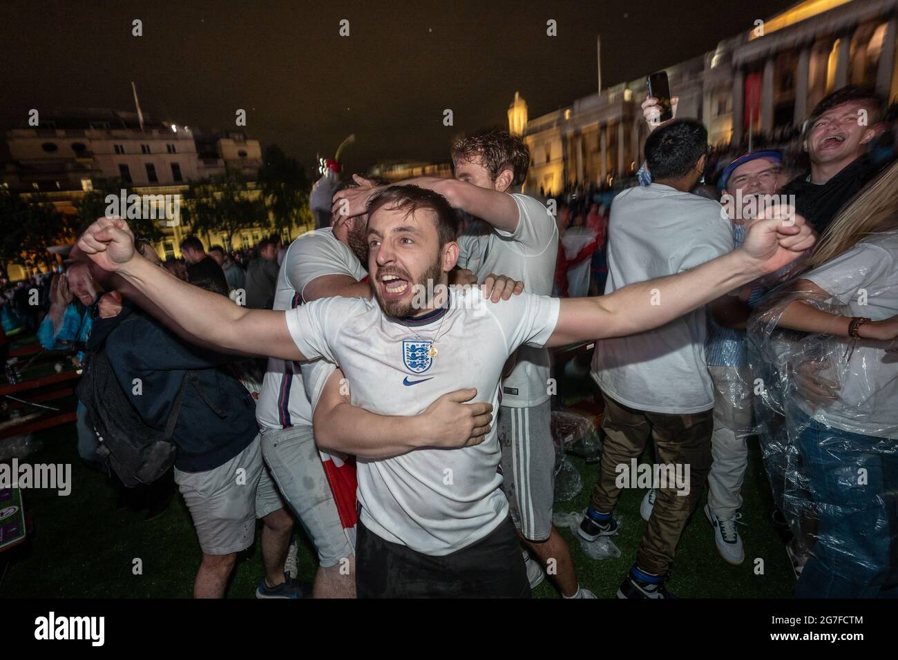 EURO 2020: England vs Italy. England supporters watch the champion ...