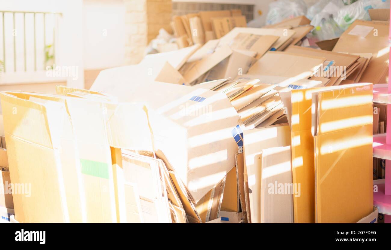 Compressed corrugated boxes hi-res stock photography and images - Alamy