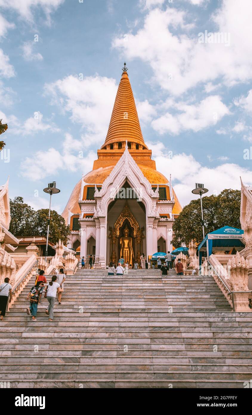 Wat Phra Pathom Chedi Ratchaworamahawihan or Wat Phra Pathommachedi ...