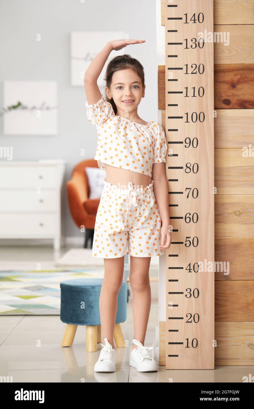 Height marks child hi-res stock photography and images - Alamy