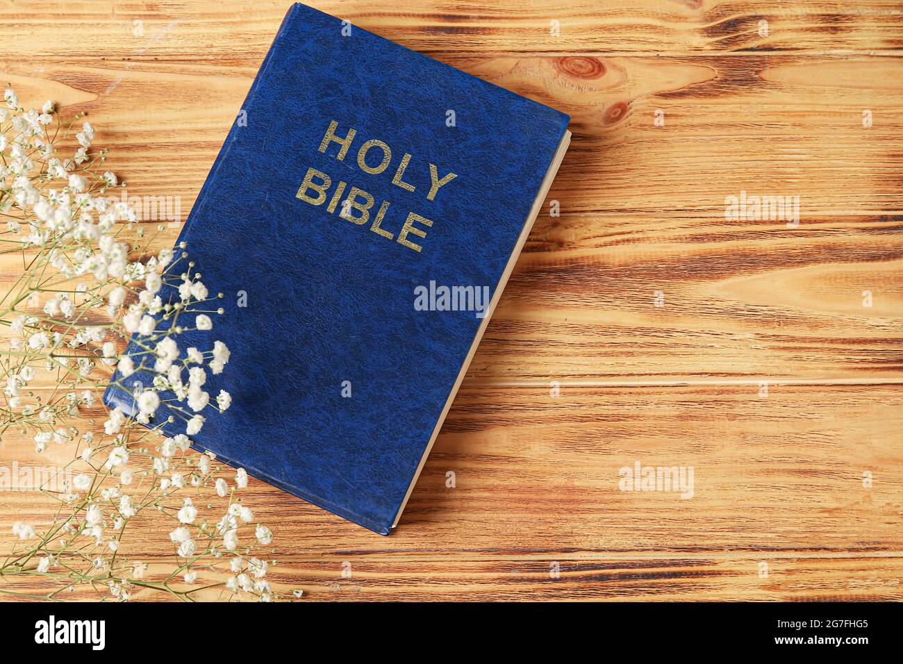 Blue floral bible cover hi-res stock photography and images - Alamy