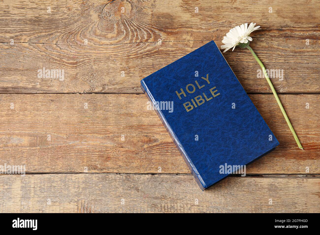 Blue floral bible cover hi-res stock photography and images - Alamy