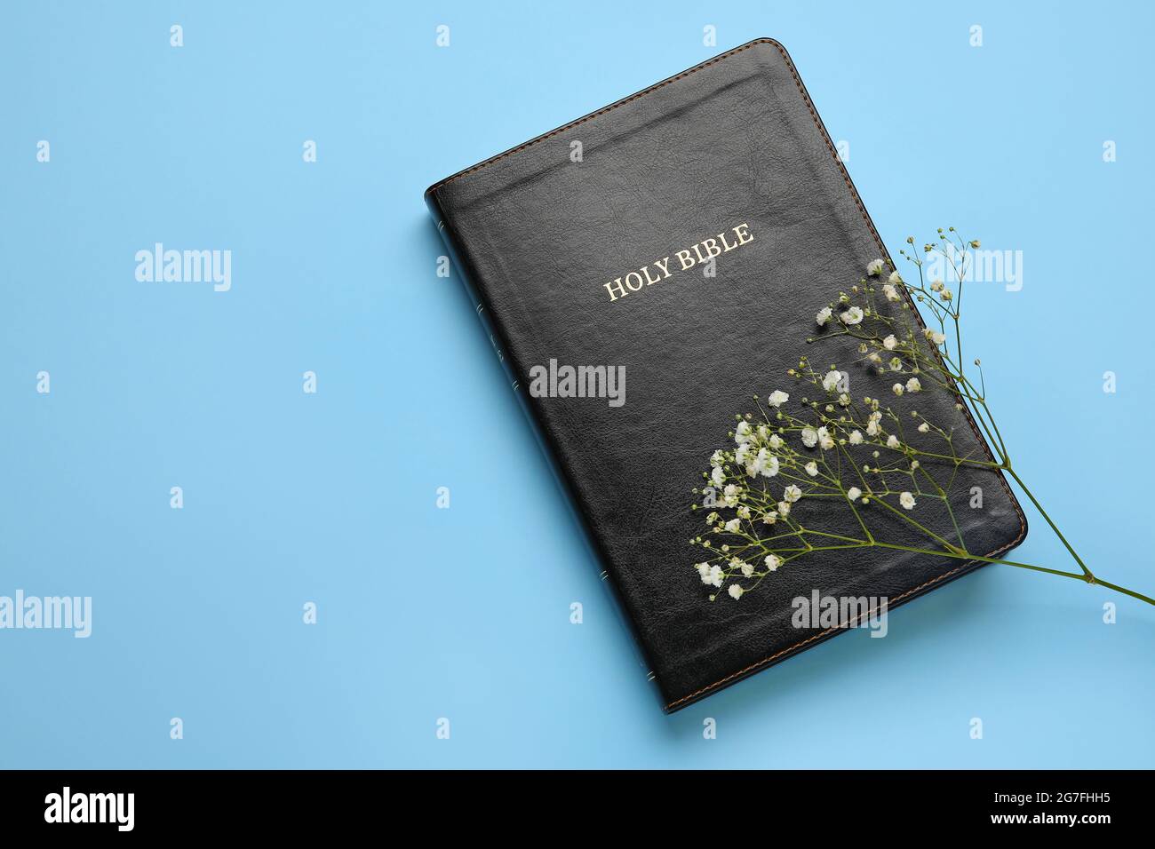 Blue floral bible cover hi-res stock photography and images - Alamy