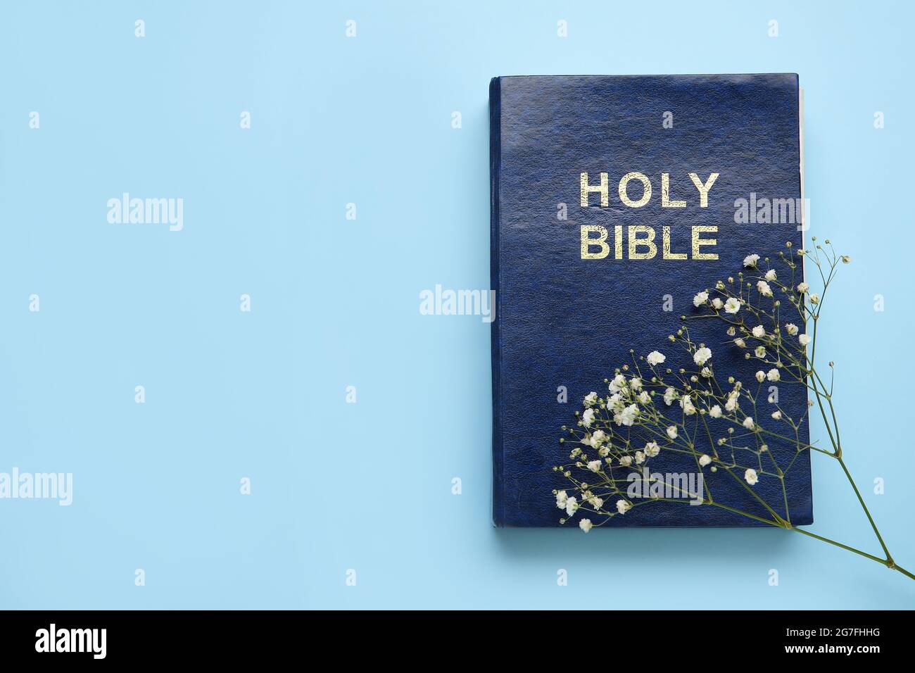 Blue floral bible cover hi-res stock photography and images - Alamy