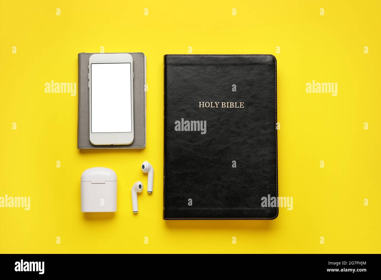 Bible mobile phone hi-res stock photography and images - Alamy