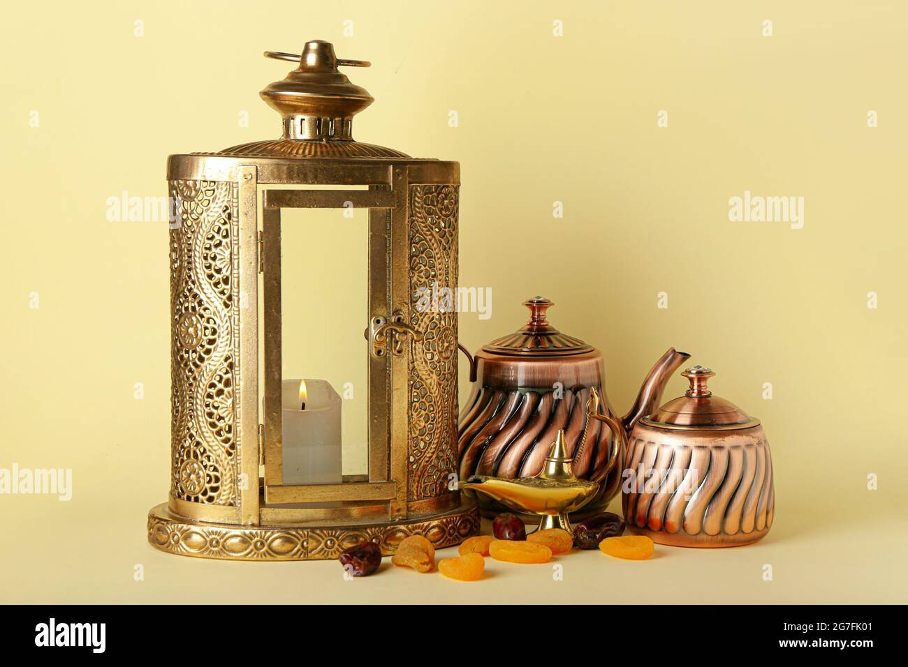 Arabian lamps hi-res stock photography and images - Alamy