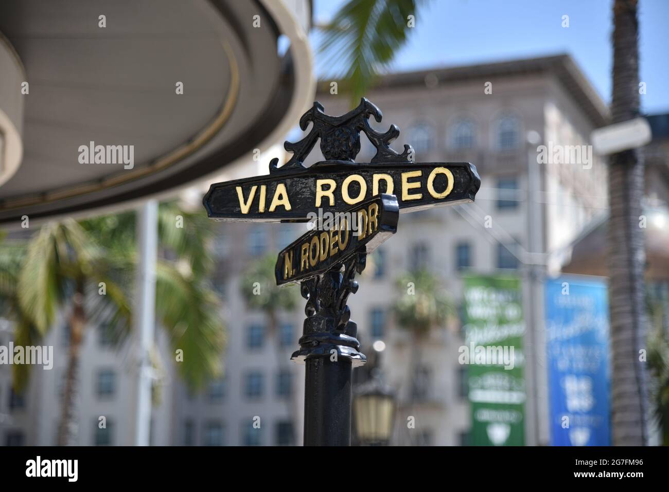 Street sign of the famous intersection of Via Rodeo and Rodeo Drive in ...