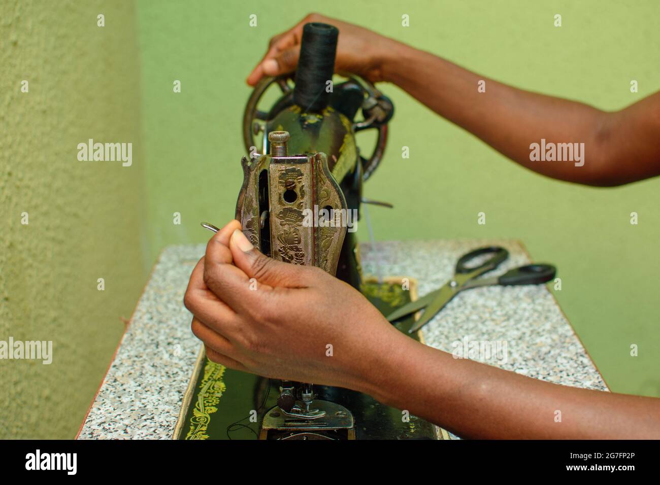 Hand made tailoring hi-res stock photography and images - Alamy