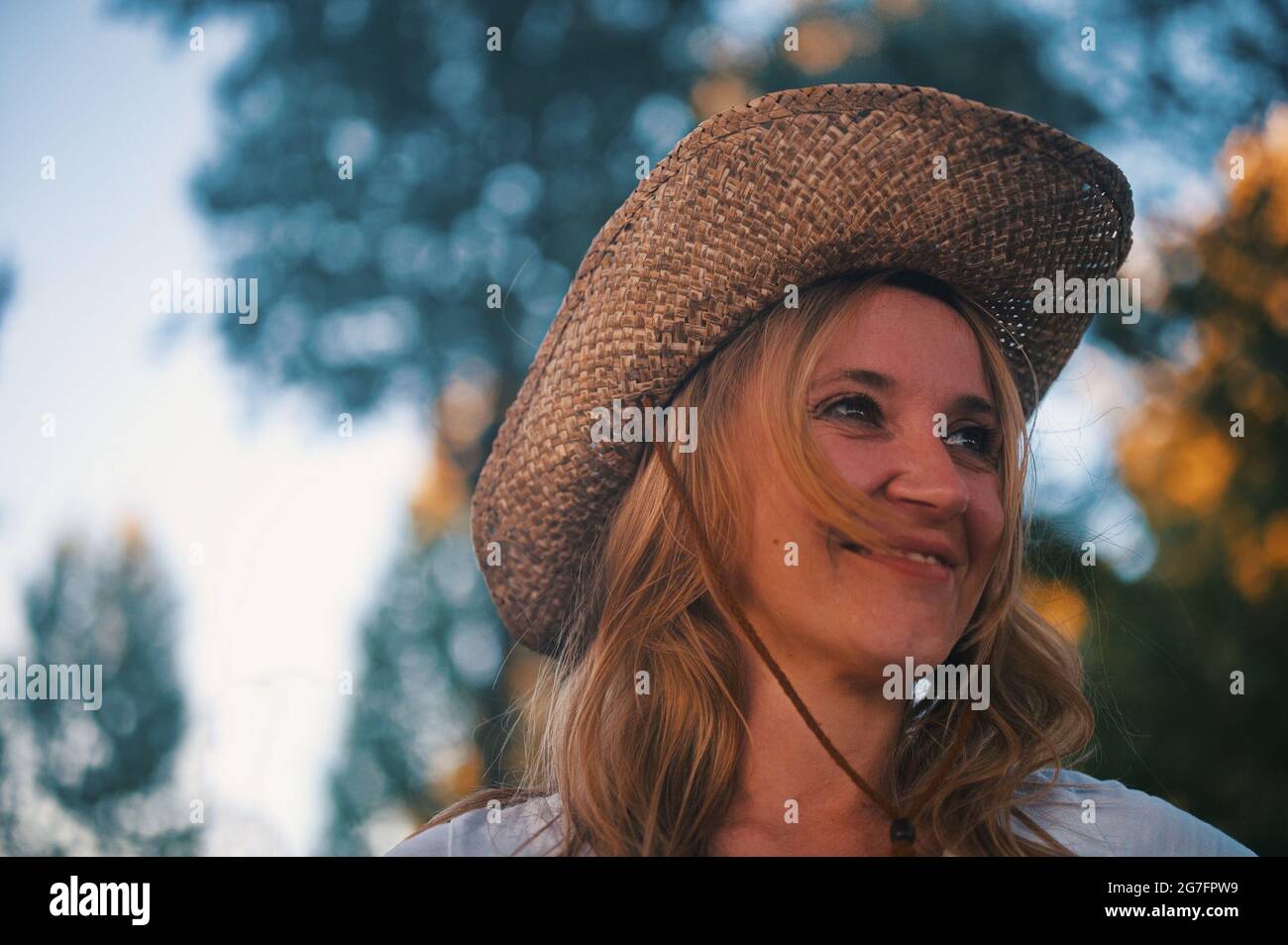 Mature elegant model hat hi-res stock photography and images - Alamy