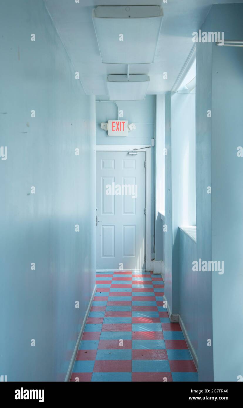 Door hallway hi-res stock photography and images - Alamy