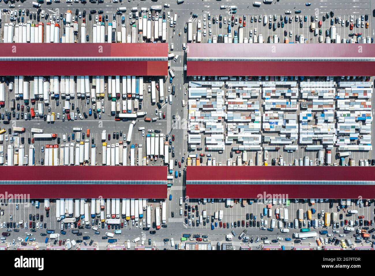wholesale farmers market. many trucks at warehouse docks. birds eyes view Stock Photo - Alamy