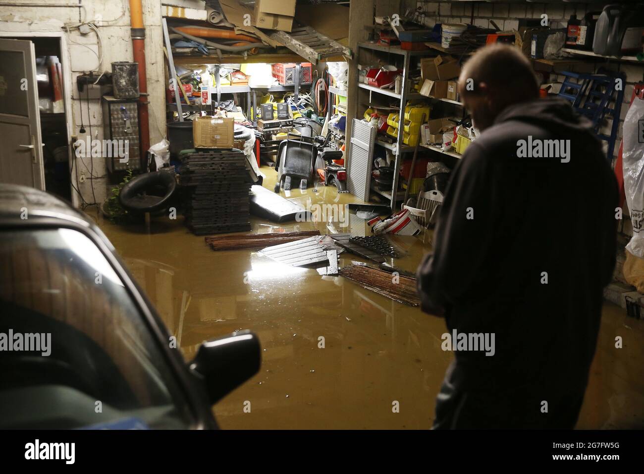 Flooded garage hi-res stock photography and images - Alamy