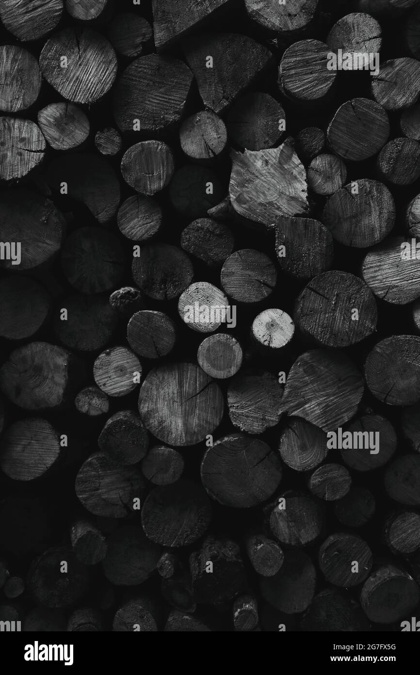 Vertical shot firewood stack hi-res stock photography and images - Alamy