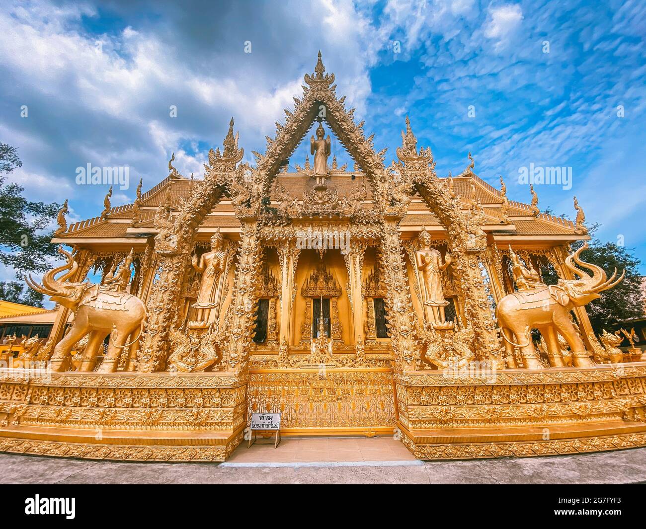 Wat Paknam Jolo in Chachoengsao, thailand Stock Photo - Alamy