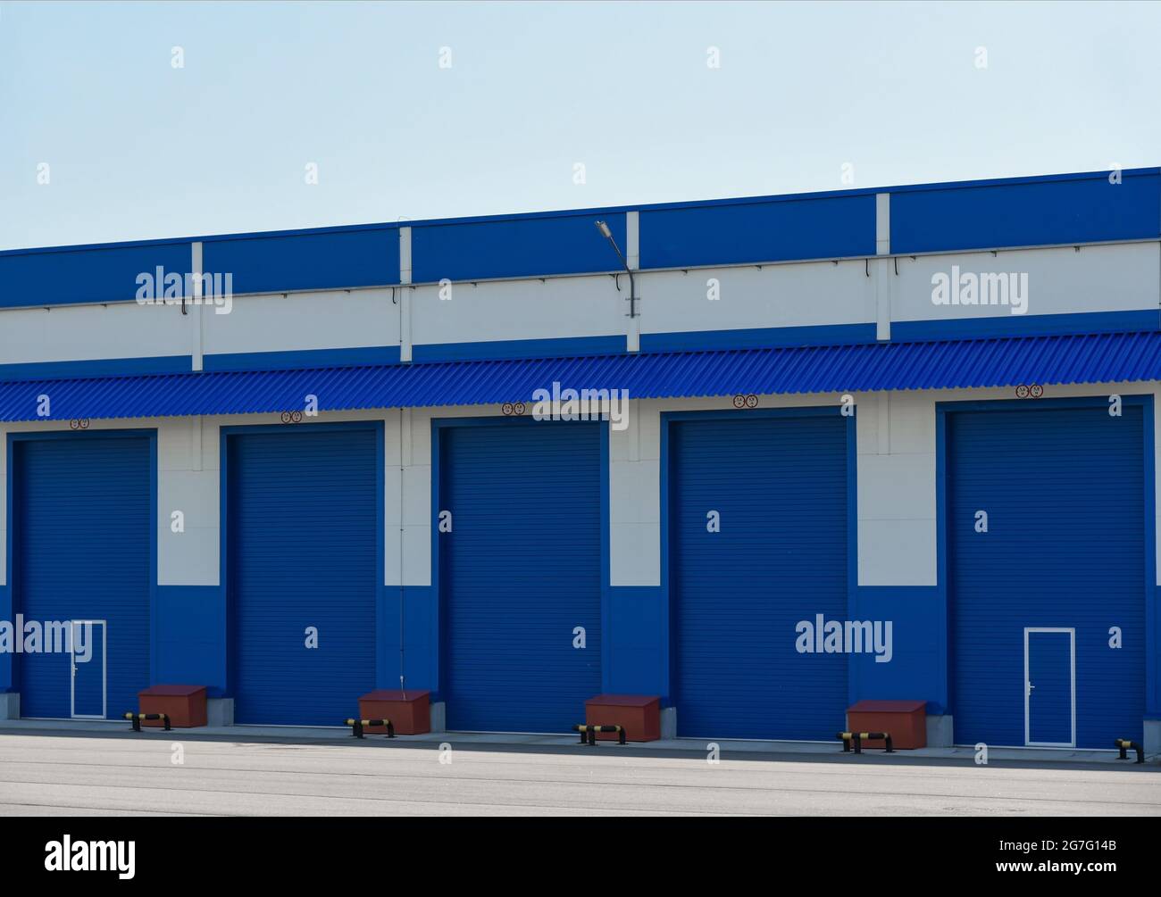 Large steel metal gates hi-res stock photography and images - Alamy