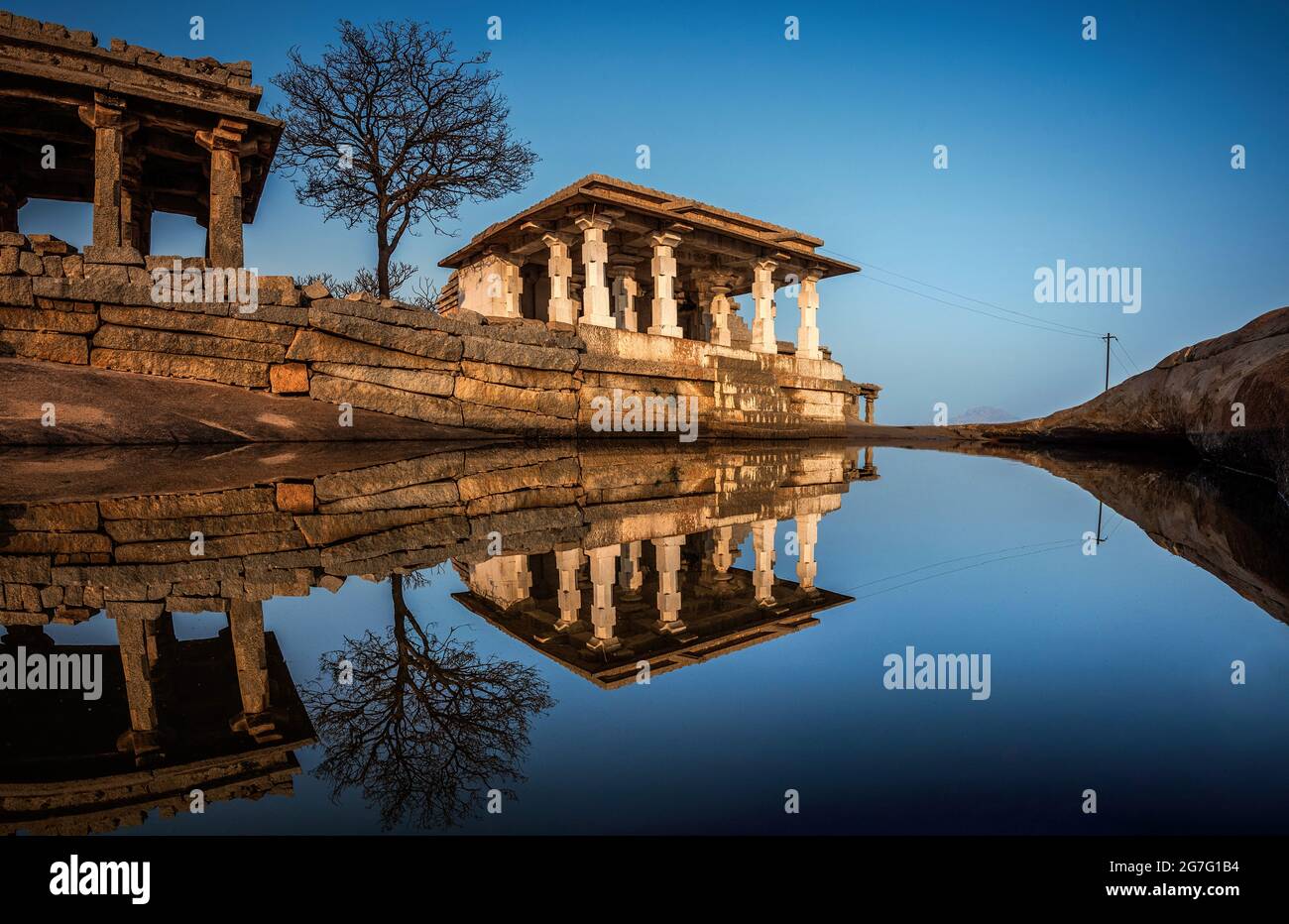 Beautiful ancient architecture of temples on Hemakuta Hill in Hampi ...
