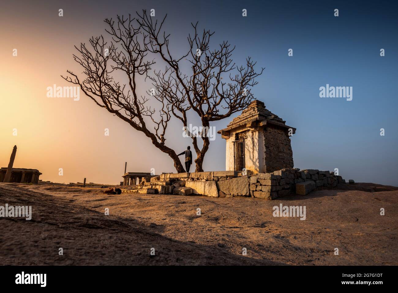 Beautiful ancient architecture of temples on Hemakuta Hill in Hampi ...