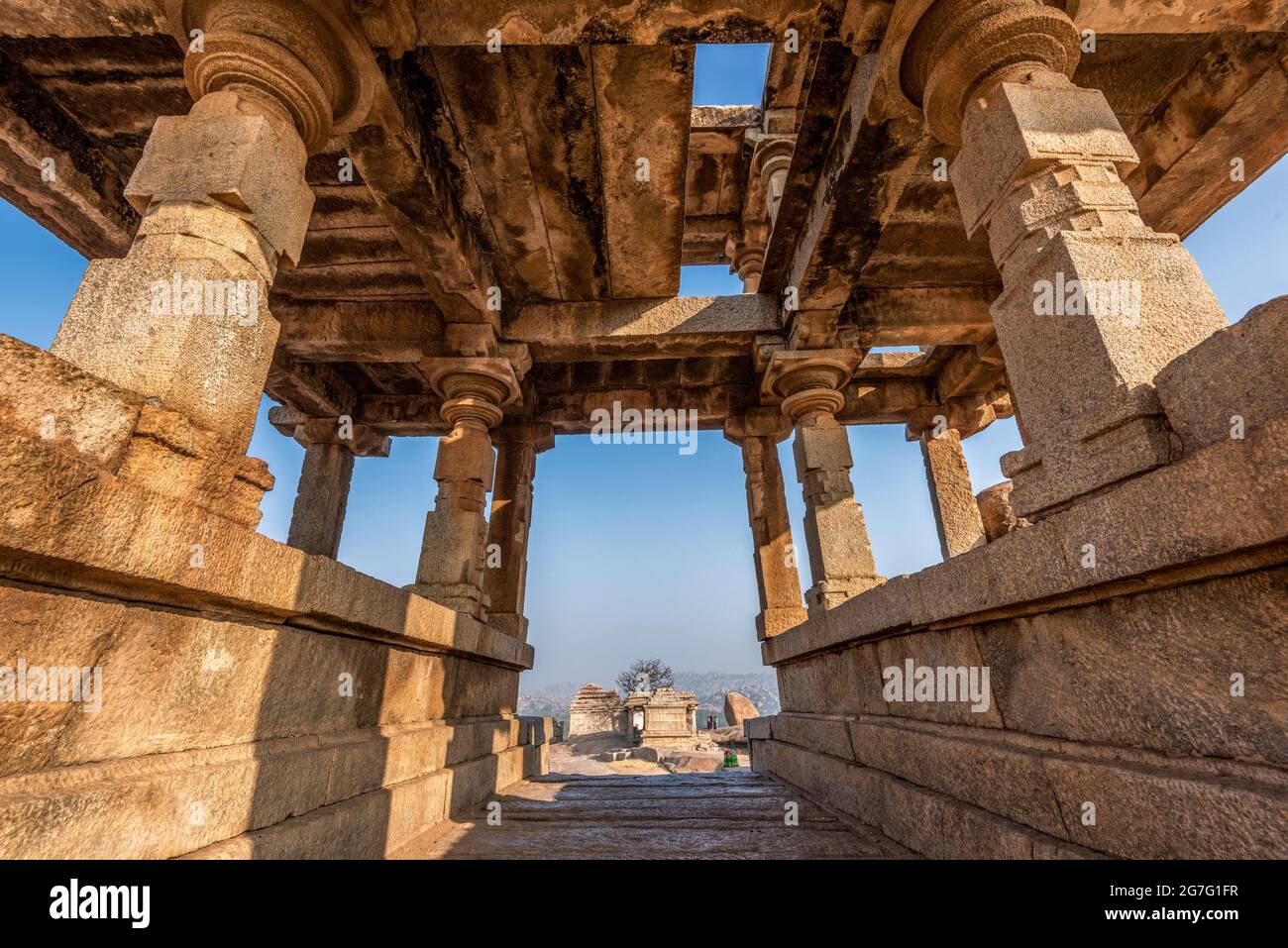 Beautiful ancient architecture of temples on Hemakuta Hill in Hampi ...