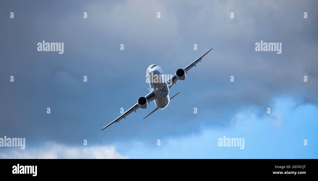 Mc 21 aircraft cockpit hi-res stock photography and images - Alamy